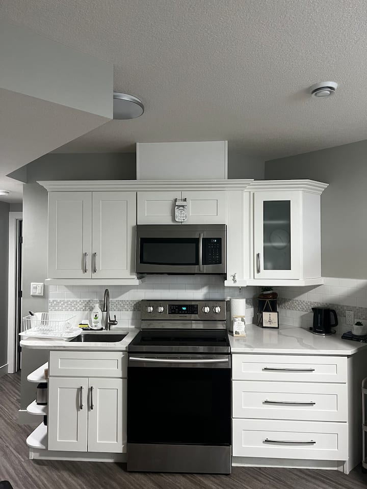 Modern Suite Near Saskatoon Exhibition & Downtown - Saskatoon