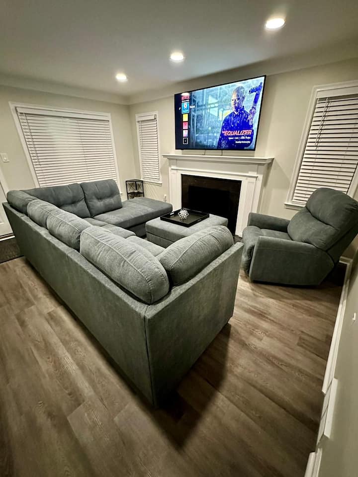 Newly Remodeled 3-bedroom, 2-bath Detroit Home! - Dearborn, MI