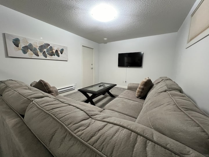 Beautiful 2-bedroom Basement Suite - White City