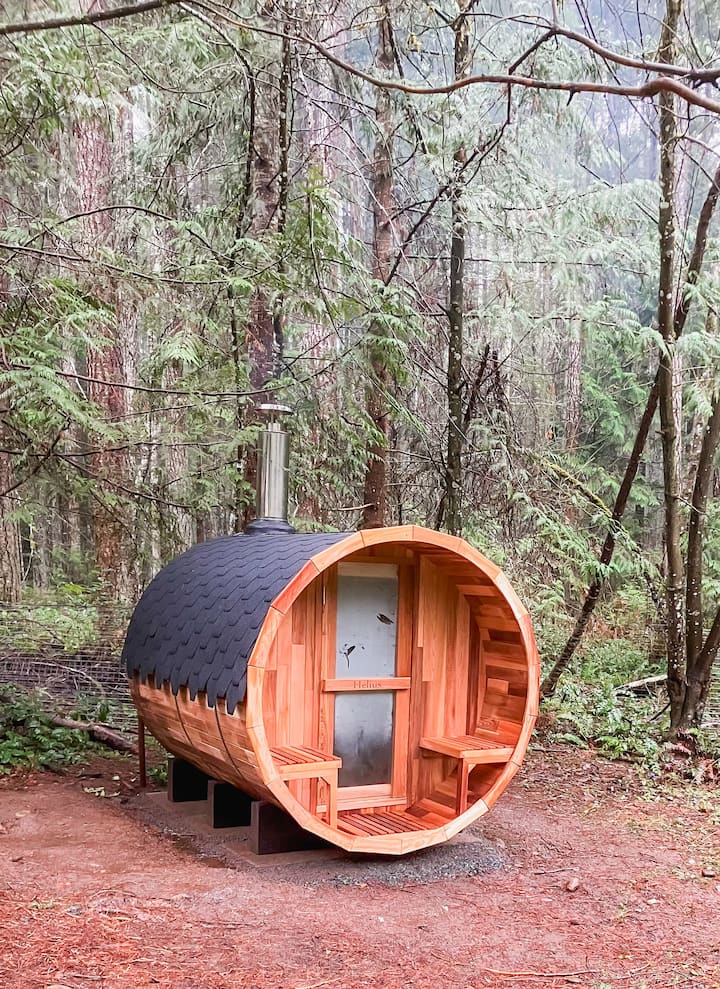 Private Fenced Yard,  Sauna & Chickens - Île de Vancouver