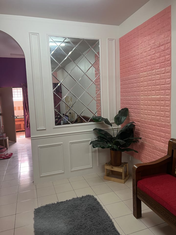 Welcome To Jibtaparadise, Pinkpurple World - Seri Iskandar