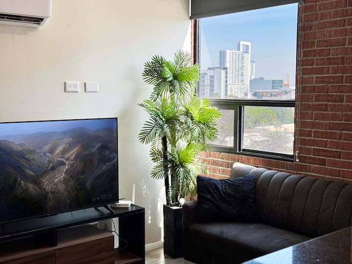 Ubicación Ideal: Barrio Antiguo Y Estacionamiento. - Monterrey