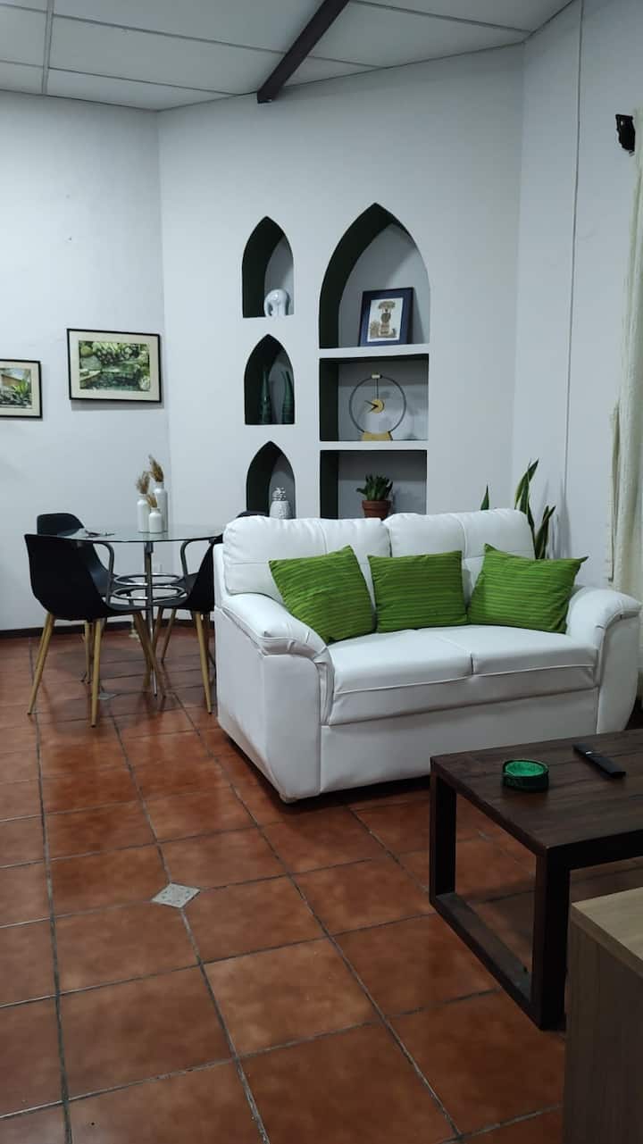 Colonial Corner In Santa Ana - Santa Ana