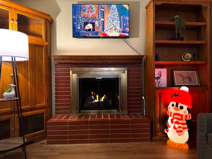 Vibrant Home With Pool - Bakersfield, CA