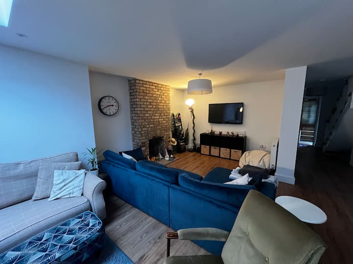 A Lovely Spacious Family Home To Help You Relax. - Brentwood