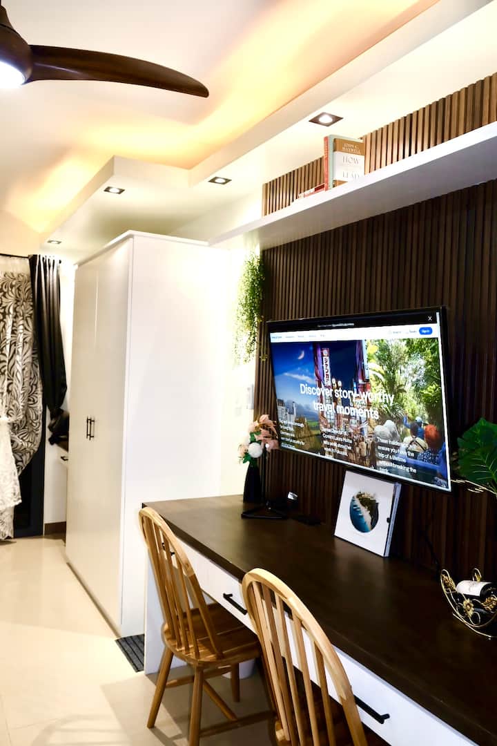 Royal Cozy Lounge L Hyatt Feels Pasay Moa 50mbps - Metro Manila