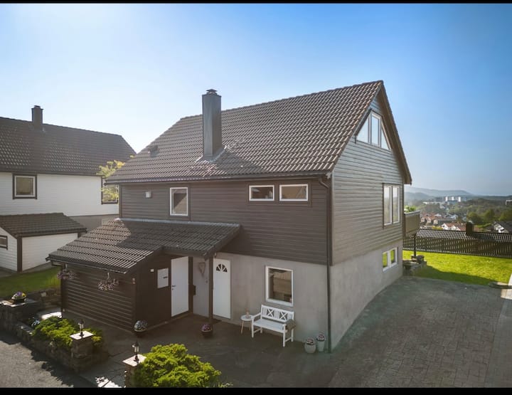 Large Family Home. Close To The Airport And City. - Bergen