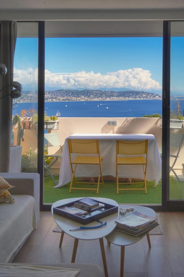 Piscine +Jacuzzi Restaurant *
Magnifique Vue Mer - Théoule-sur-Mer