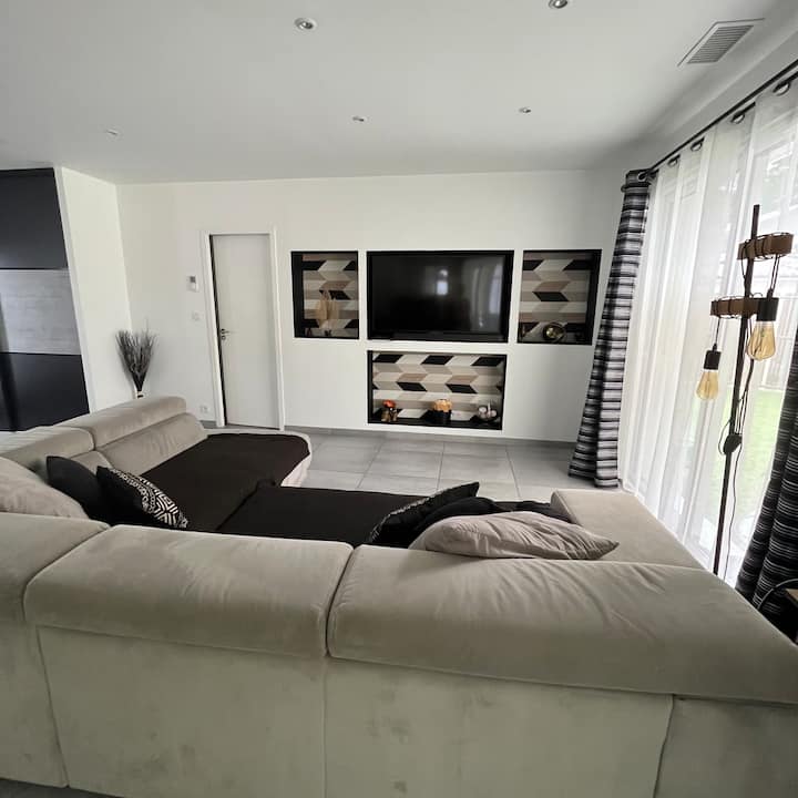 Maison 3 Chambres Avec Piscine Chauffée - Mios