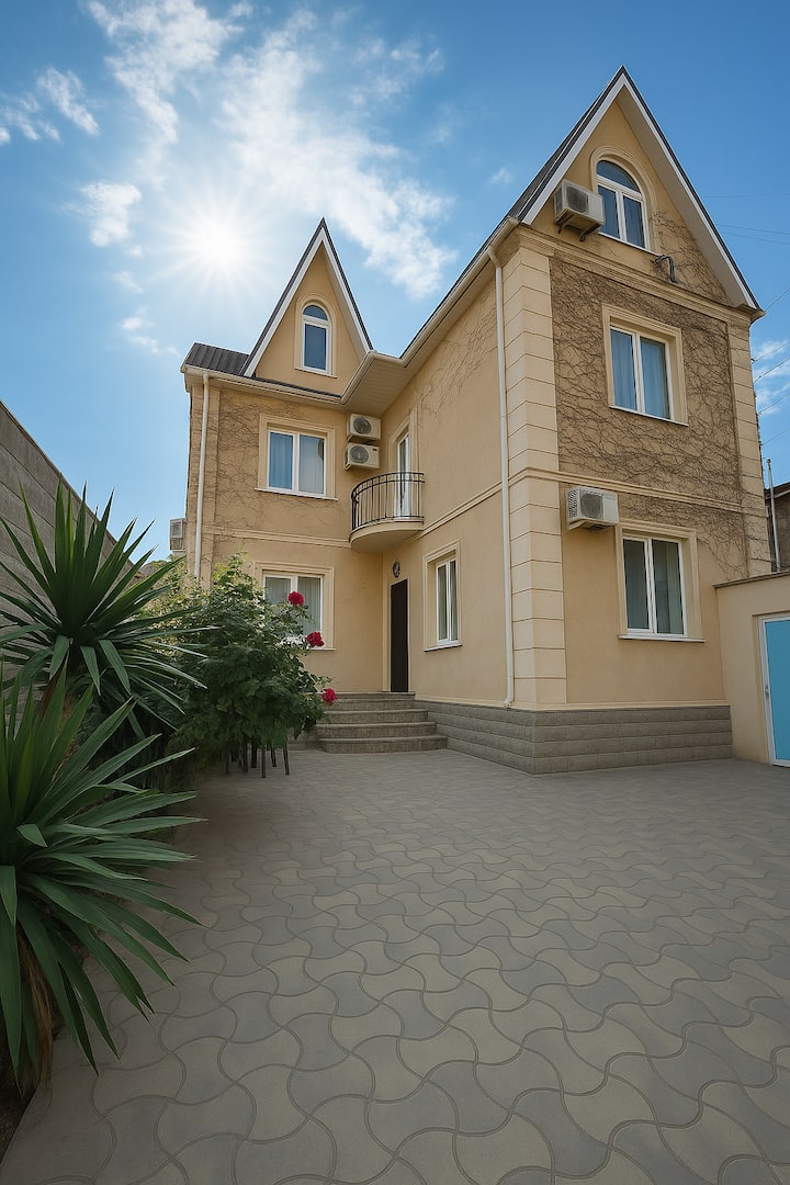 Three-storey Villa With Yard - Georgien