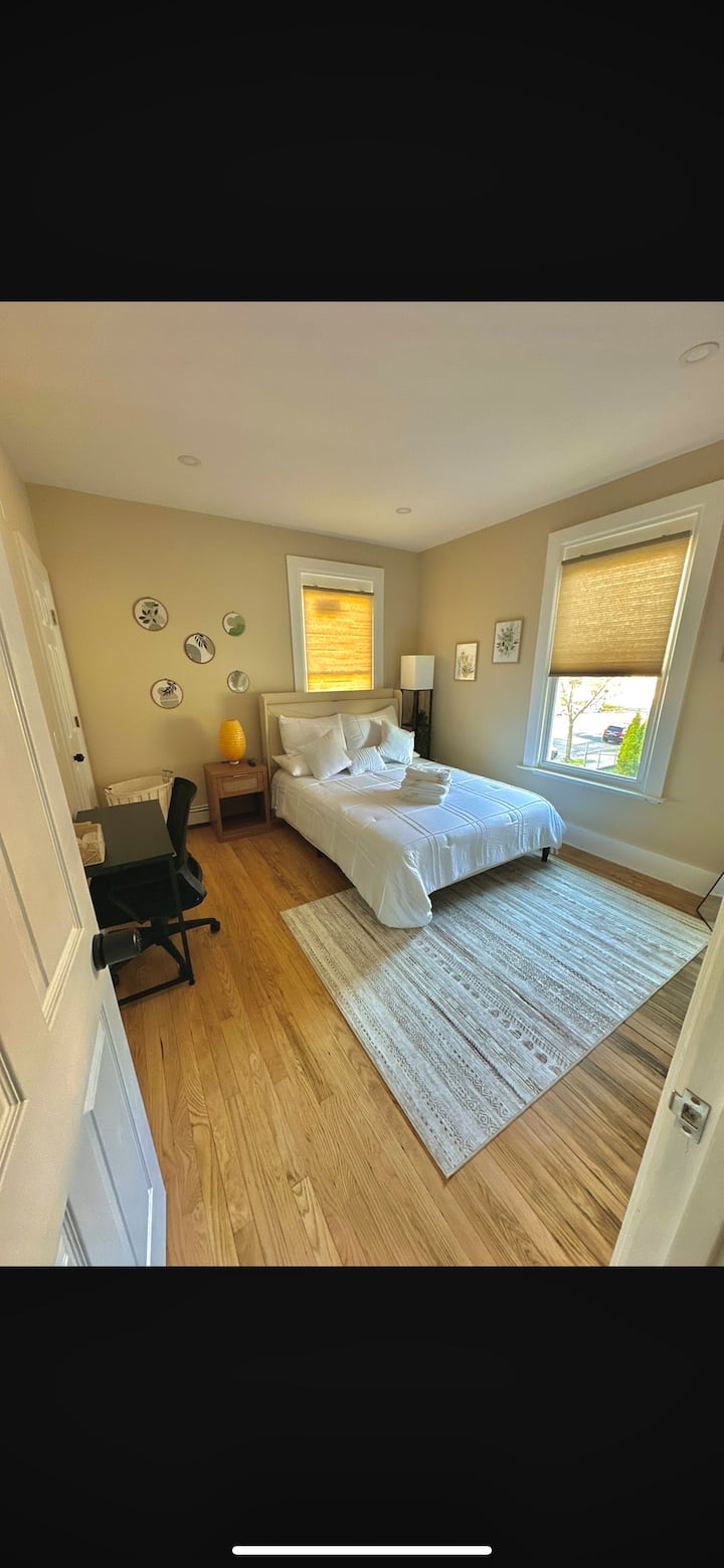 (7) Modern Room Close To Yale Univ & Hospitals - New Haven, CT