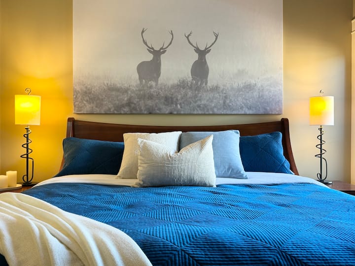 Solara King Suite-180° Mt View/2 Balc/pool/hottubs - Canmore