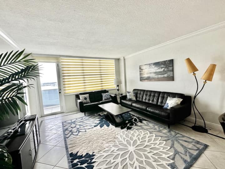 Luxury Beachfront 2br/2bd On Beach In Hollywood - Hollywood, FL