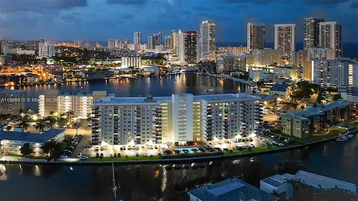 Golden Getaway - Hallandale Beach, FL