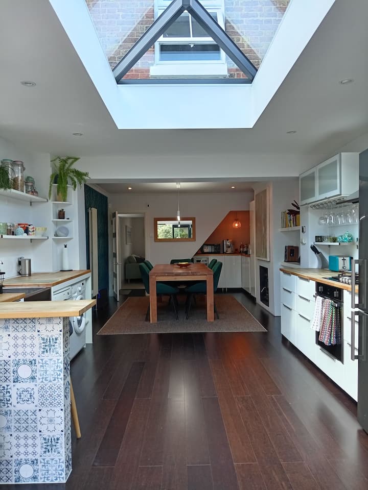 Super Townhouse With Sunny Patio - Tonbridge