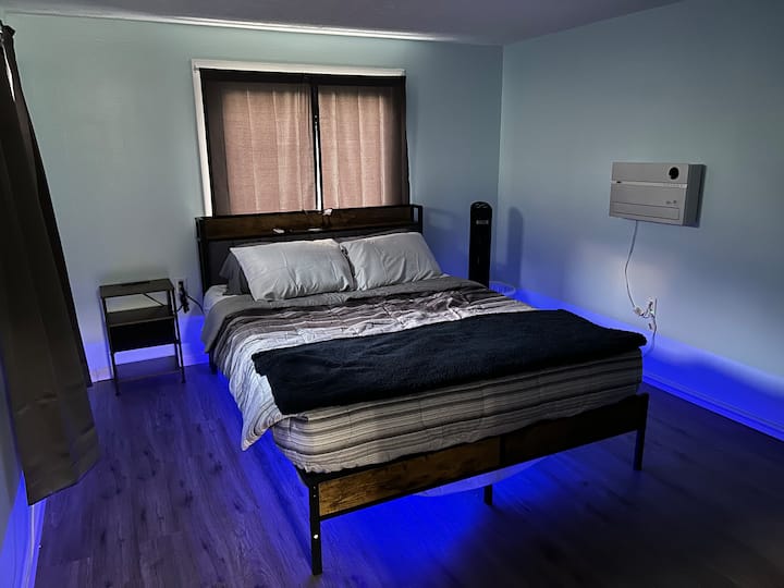 Berea's Blue Bungalow - Near Hopkins Airport, Ix Center, Baldwin Wallace, Nasa & Cleveland Attractions - Columbia, OH