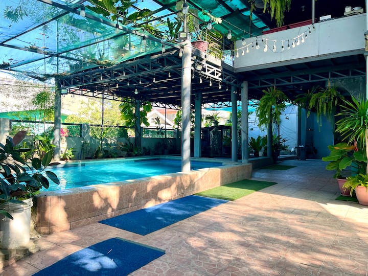 Daycation In Biñan, Laguna : Covered I Shaded Pool - Muntinlupa