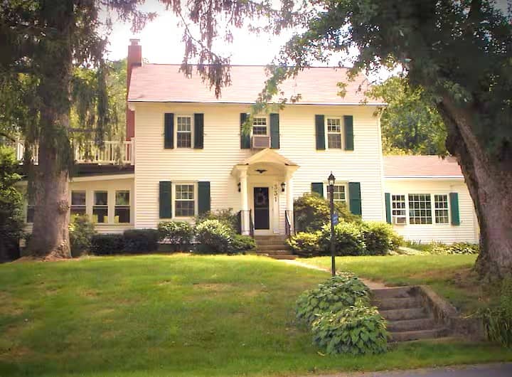 Farmhouse In Beautiful Countryside Setting - Flyer, Elysburg