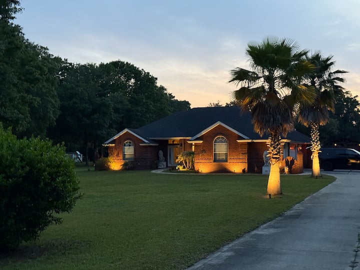 2 Br/1 Ba Suite On An Estate - Jacksonville, FL