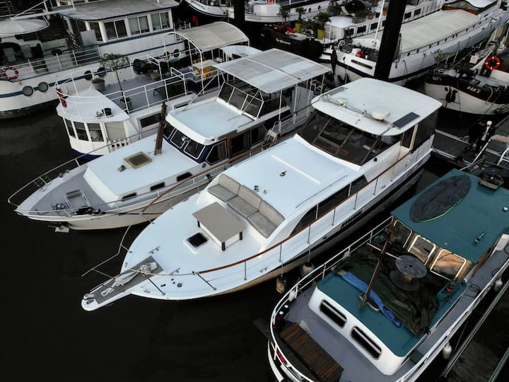Yacht Traditionnel Collé à Paris - Asnières-sur-Seine