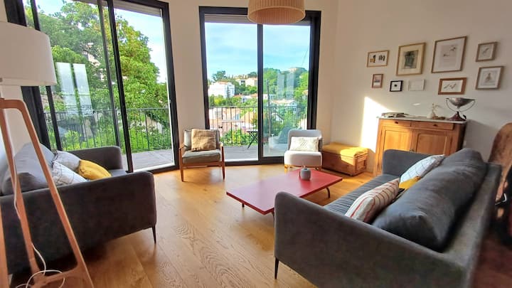 Grandes Terrasses Au Calme Au Pied De Notre Dame - Marseille