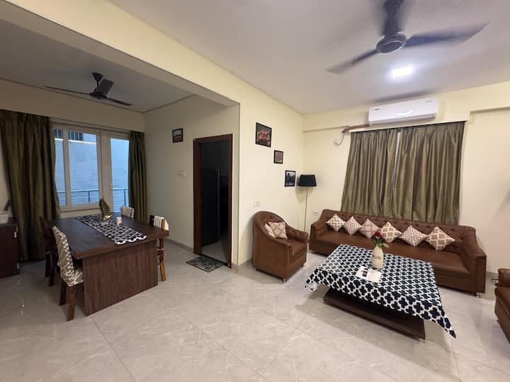 2km To Vishwanath Temple•2bhk Apt •Senior Citizen - ワーラーナシー