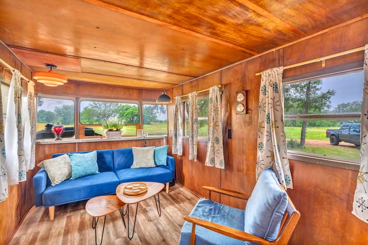 Tiny Home With Private Hot Tub - Spicewood, TX