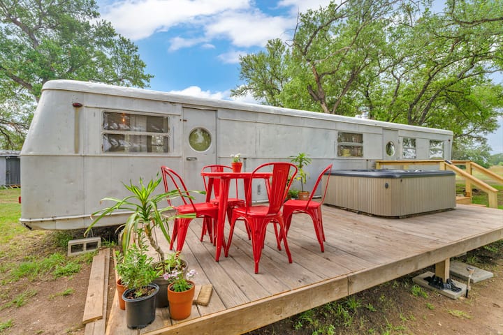 Tiny Home With Private Hot Tub - Spicewood, TX