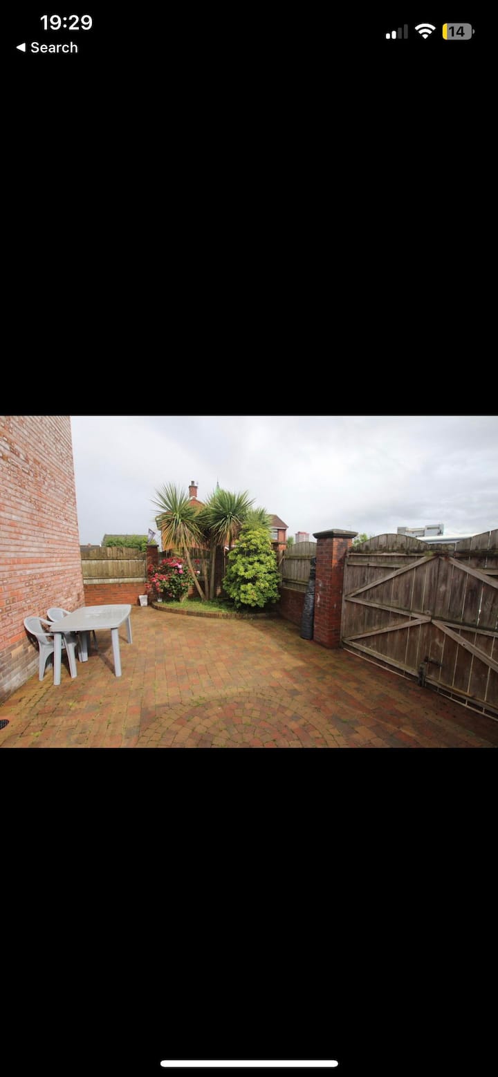 Within Walking Distance From Belfast City Hall - Carrickfergus
