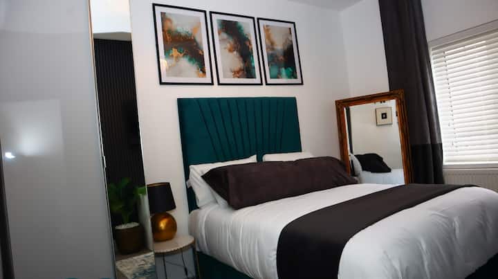 Entire Tastefully Furnished 6 Bedroom Home - Essex