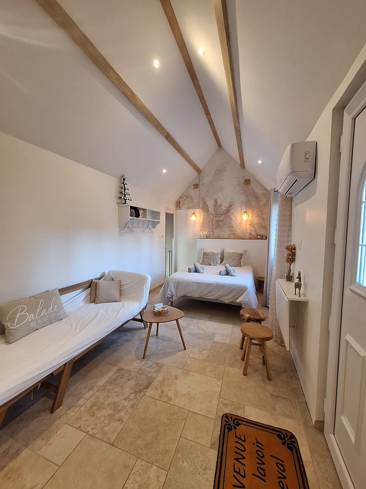 Maison Atypique Au Bord De L'eau En Centre Ville - Bonneval