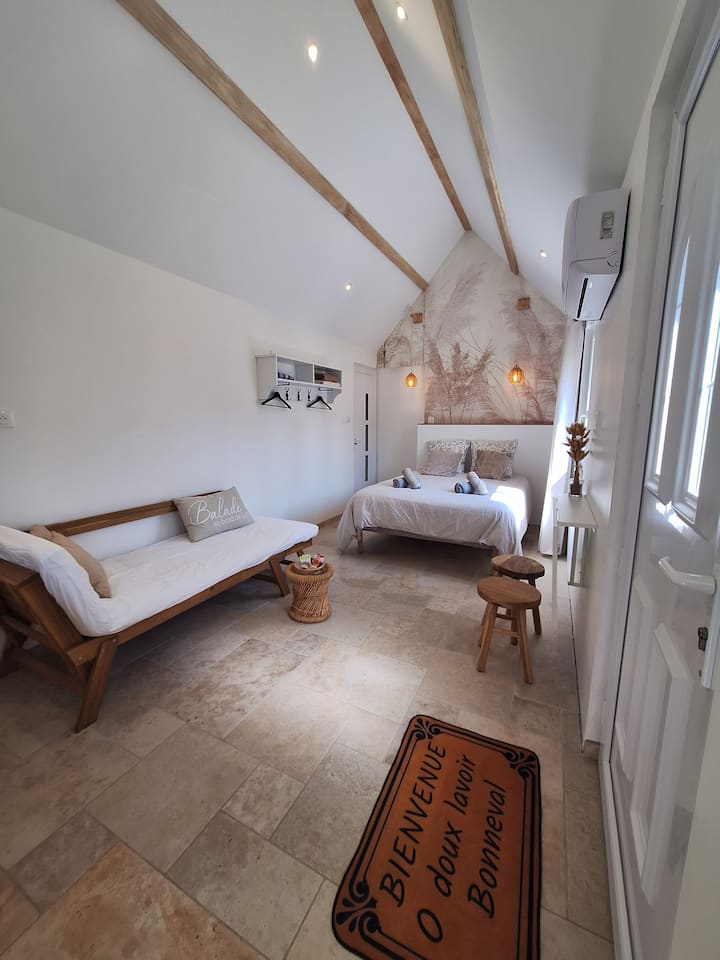 Maison Atypique Au Bord De L'eau En Centre Ville - Bonneval