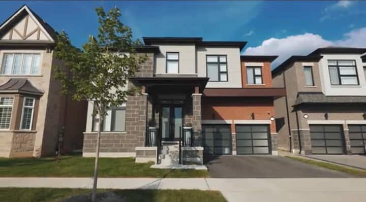 Luxe Living Oakville - Oakville