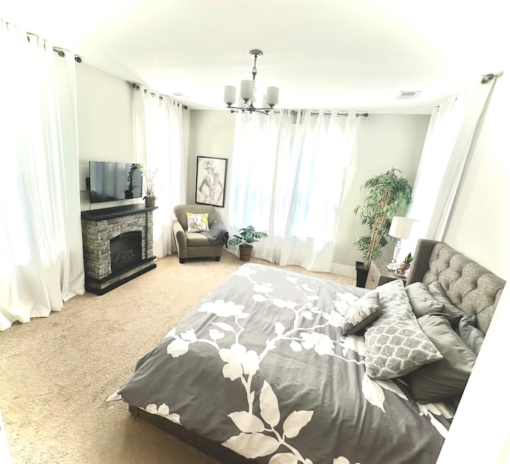 Peaceful King Suite W/ Fireplace - Summerville, SC