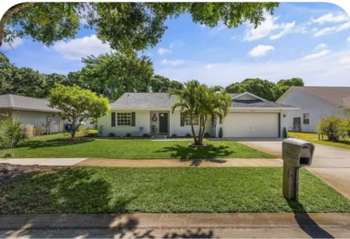 Gisella's Beach House - Vero Beach, FL