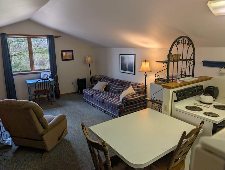 Farmstay 1: Animals + Workshops + Gardens + Creek - Illinois