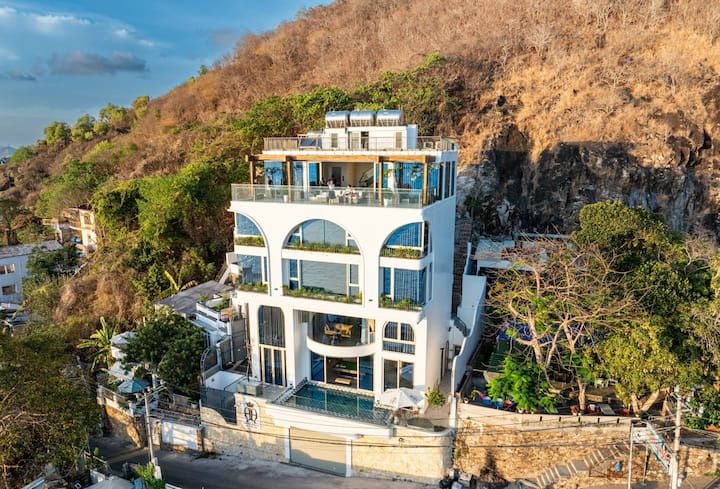 Anticana Lighthouse - Vietnam