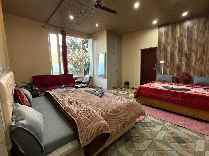 Family Room Mountainview Sunrise Inn Hotel Kanatal - Kanatal