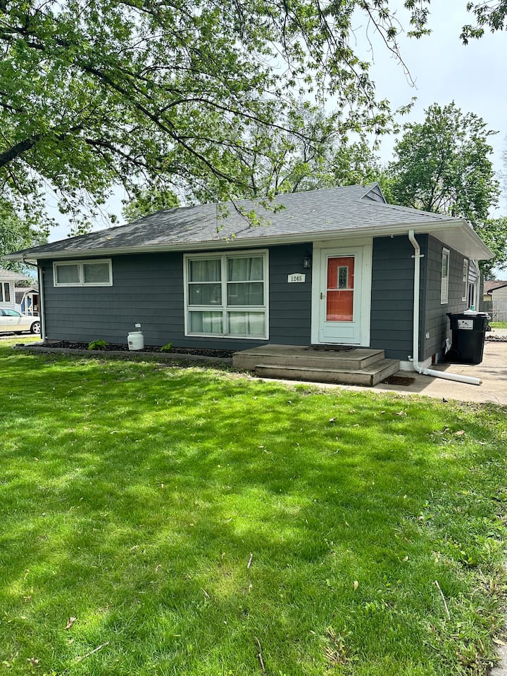 Cozy 3 Bedroom Close To Downtown - Iowa State Fair 