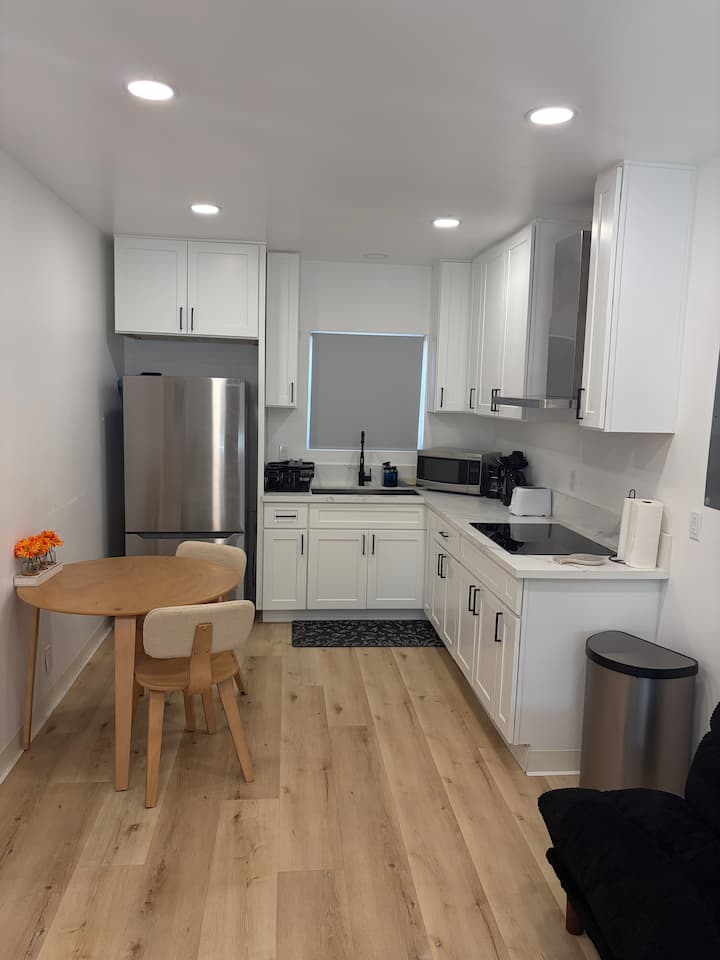 Entire Private Detached Guest House In Anaheim - Anaheim, CA