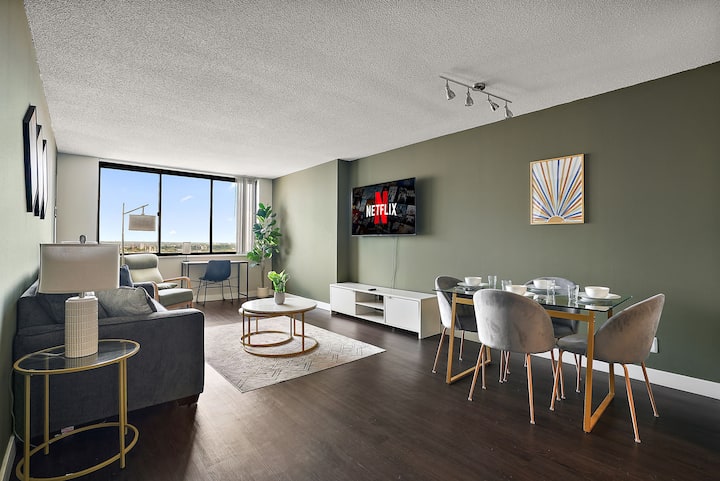Downtown Sky Tower: Free Parking•pool•gym•hot Tub - Minneapolis, MN