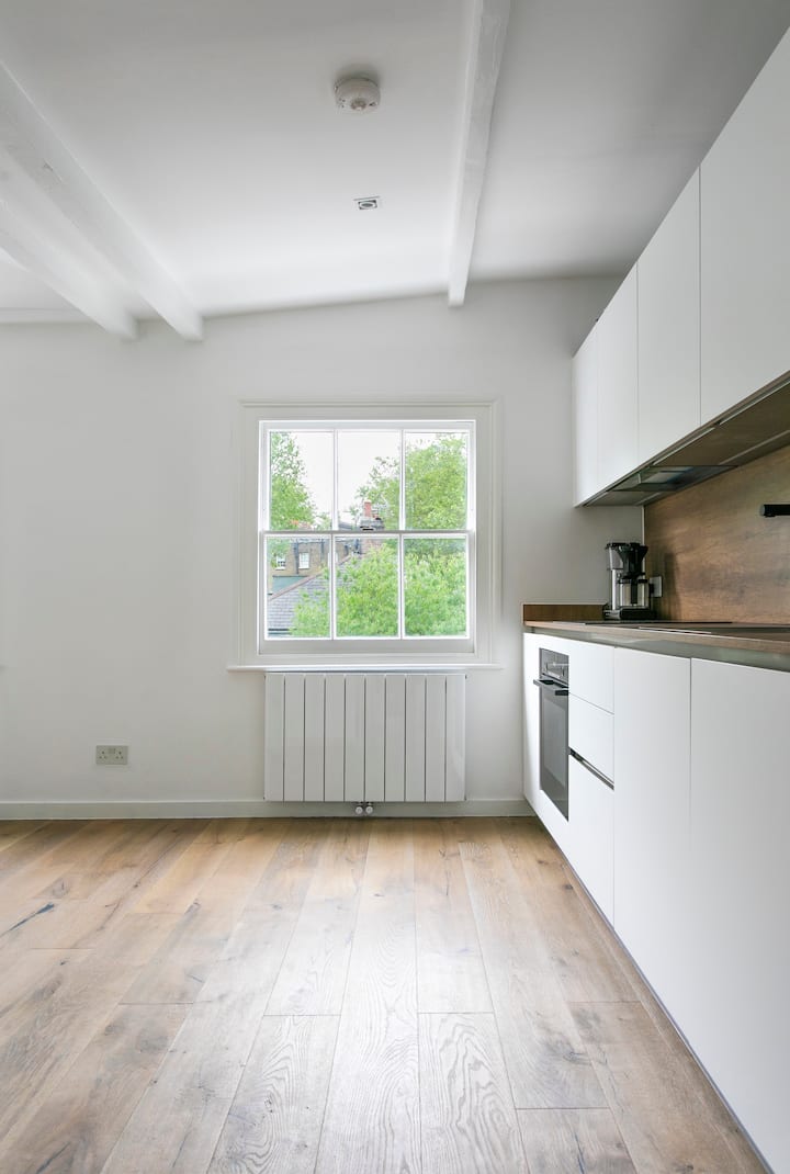Sunlit & Quiet Primrose Hill Apartment - London Euston station
