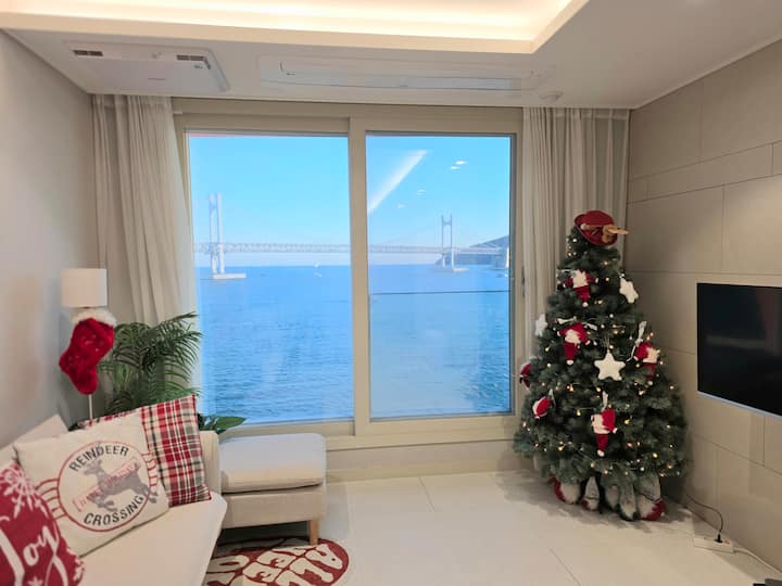 [합법숙소]광안대교풀오션뷰#침실2개거실1개#무료주차#모든룸에어컨완비 - Busan