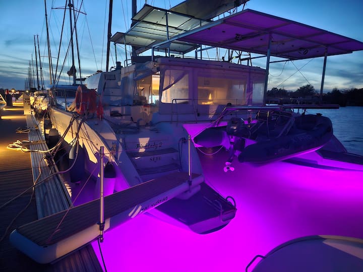 Cabine Avant Bâbord Catamaran - Porquerolles