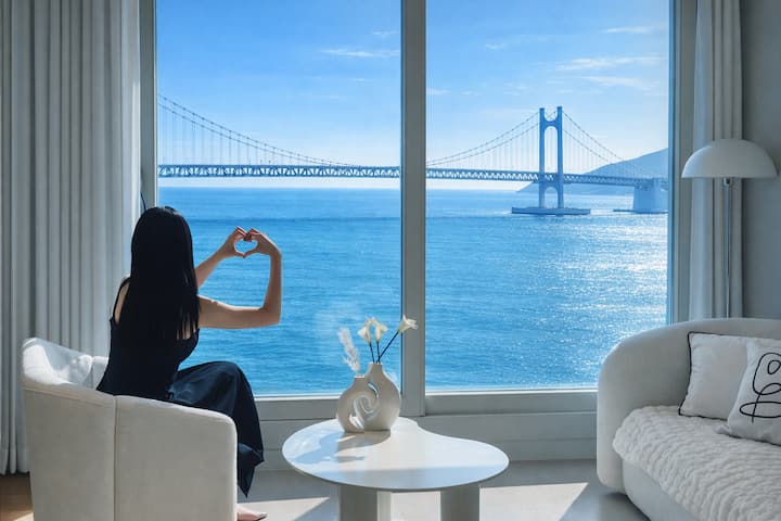 거실,방 광안대교뷰 • 3룸(침실2+거실)• 무료주차•짐보관•침대3개•20평•바다도보4분 - Pusan