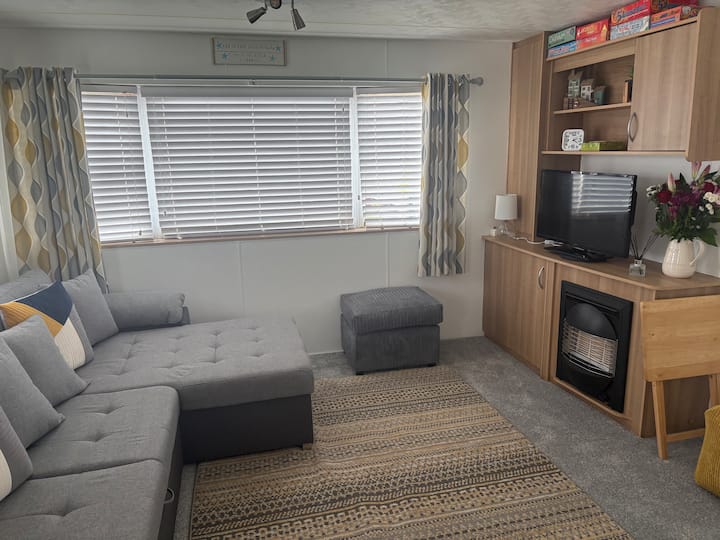 Cosy Caravan In Holiday Park - Lizard