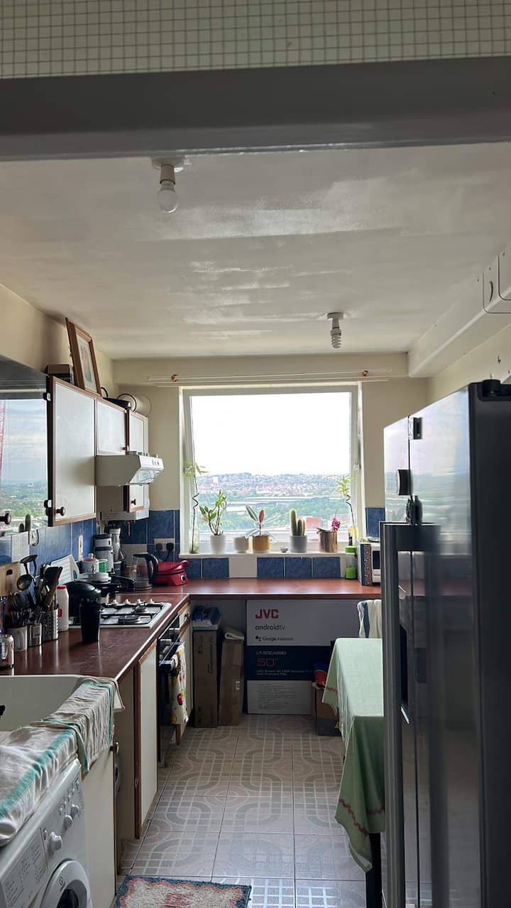 16th Floor: Private Room In 2room Apt - Leeds