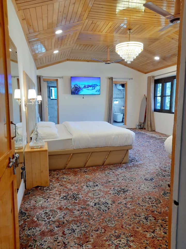 Vista Penthouse Suite | Riverside B&b - Srinagar