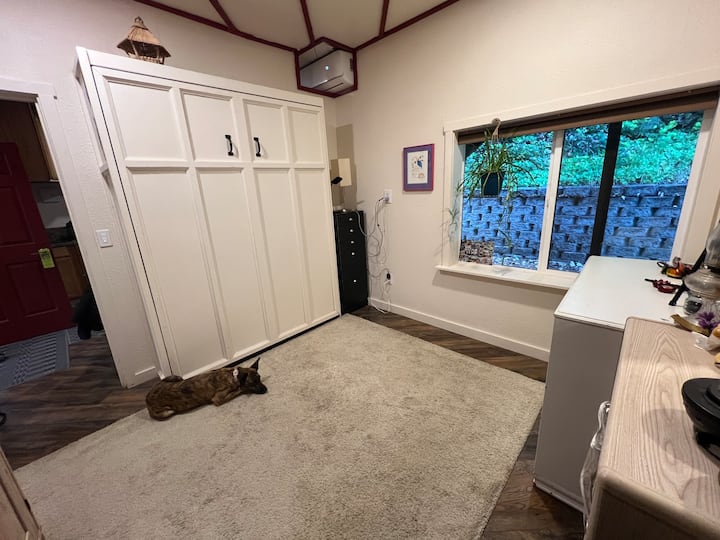 Murphybed Room, Sauna Shower, Hot Tub In Meadows! - Bainbridge Island, WA
