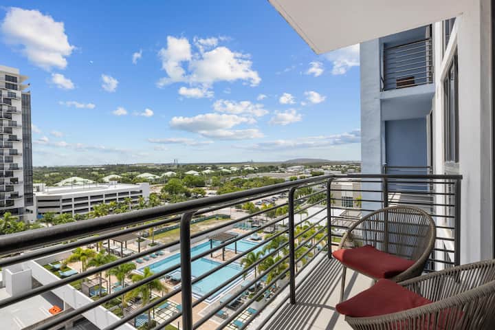 Elegant Doral Haven: Spacious Serenity - Doral, FL